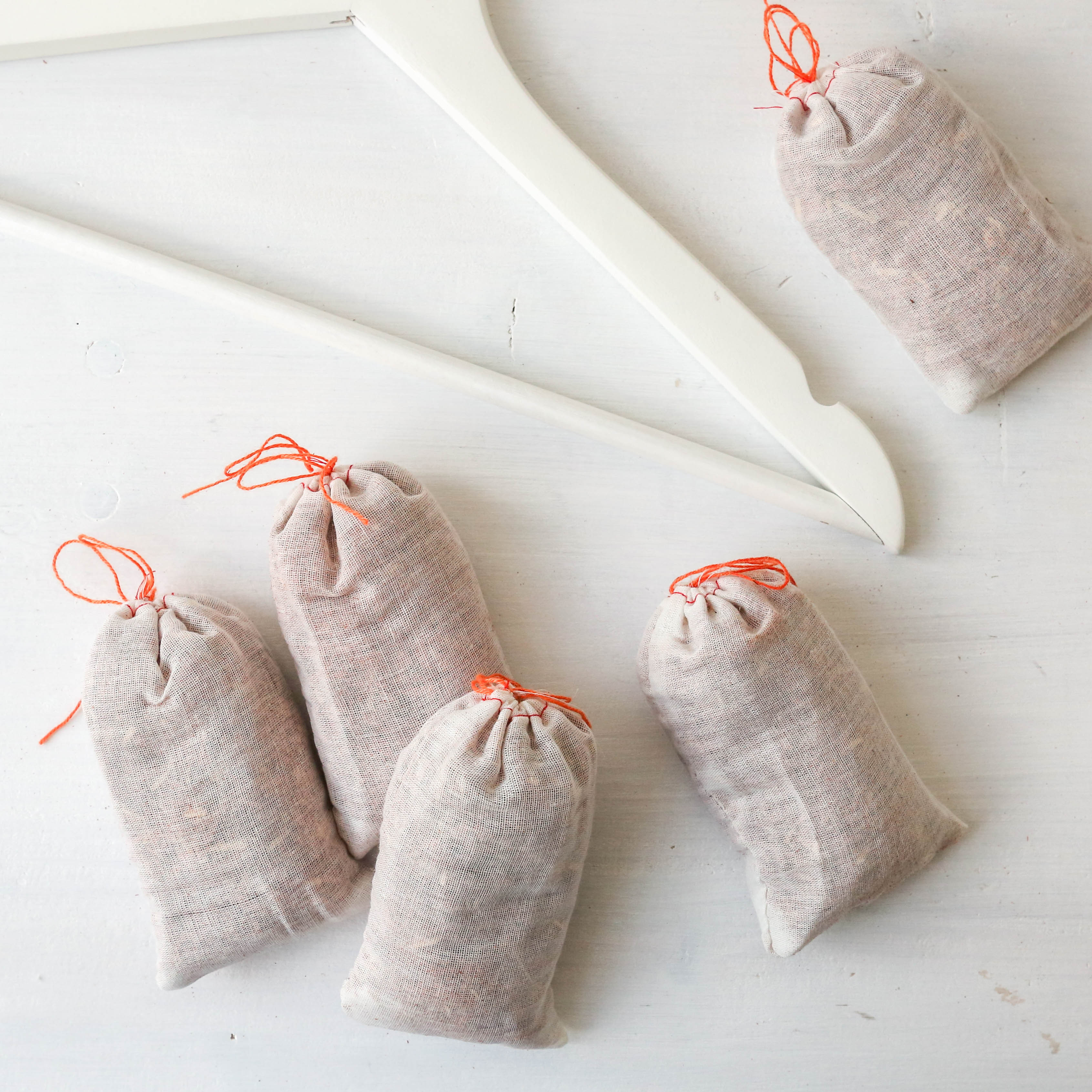 5 Red Cedar Sachets – Berylune