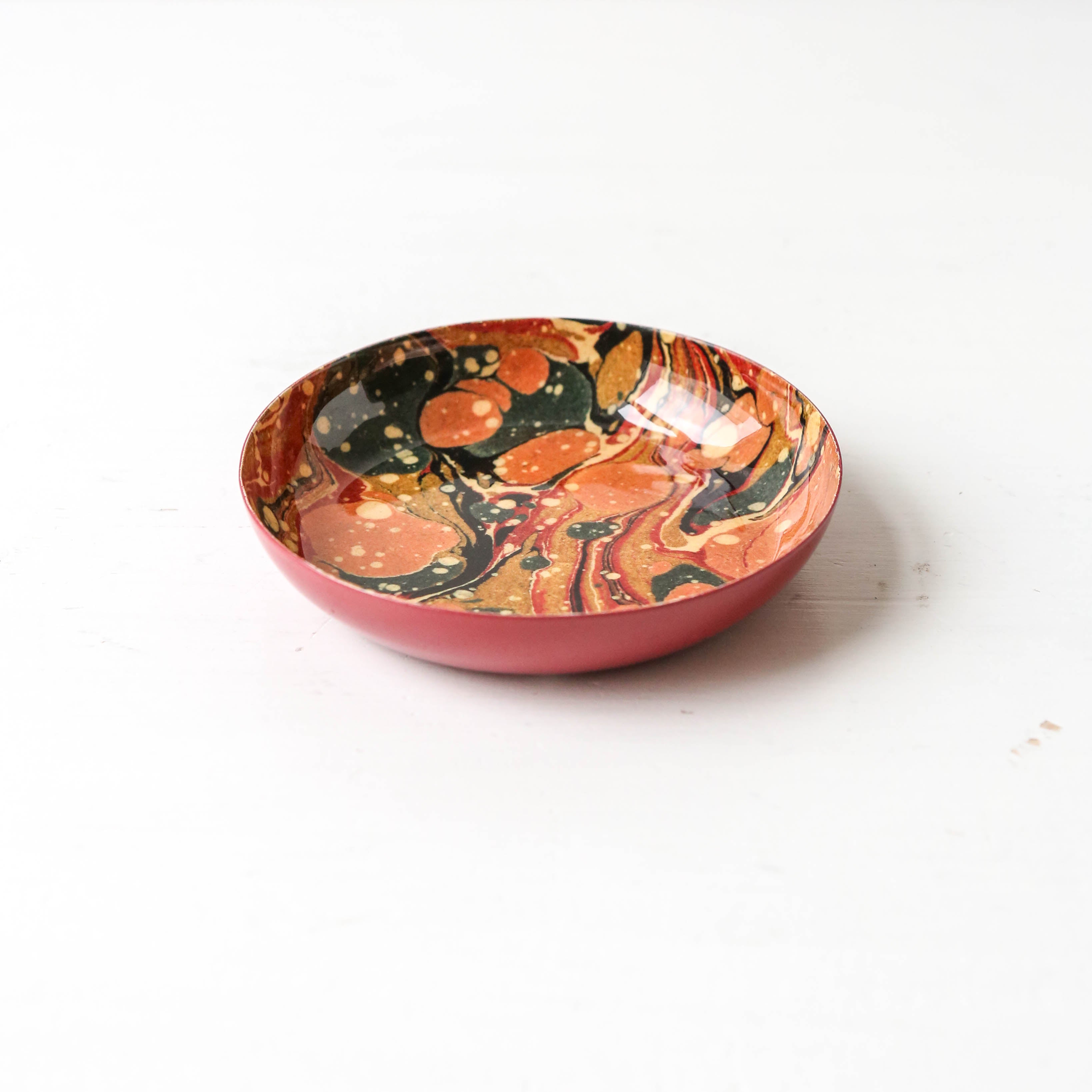Marbled Round Enamel Tray – Berylune