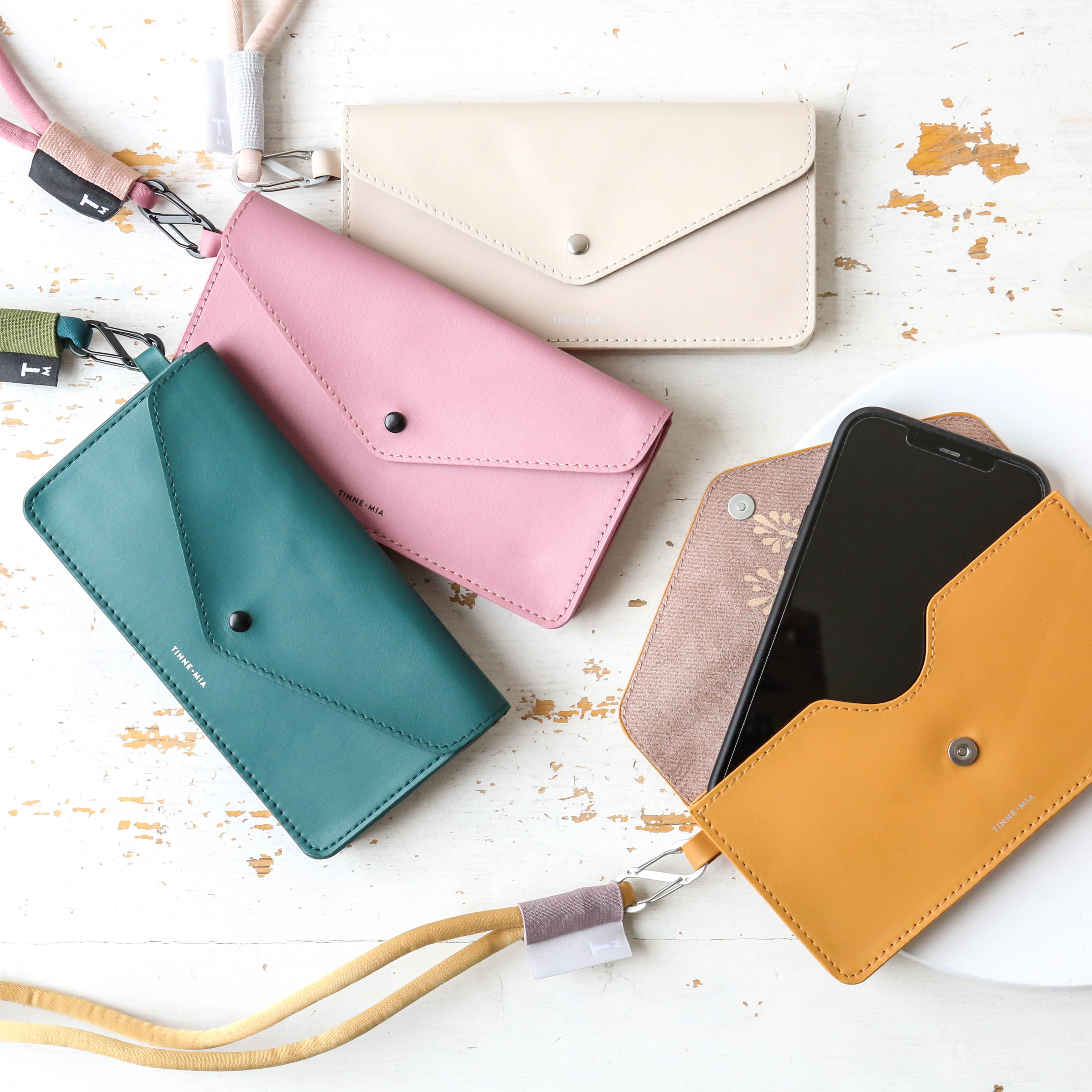Odil Envelope Phone Pouch – Berylune